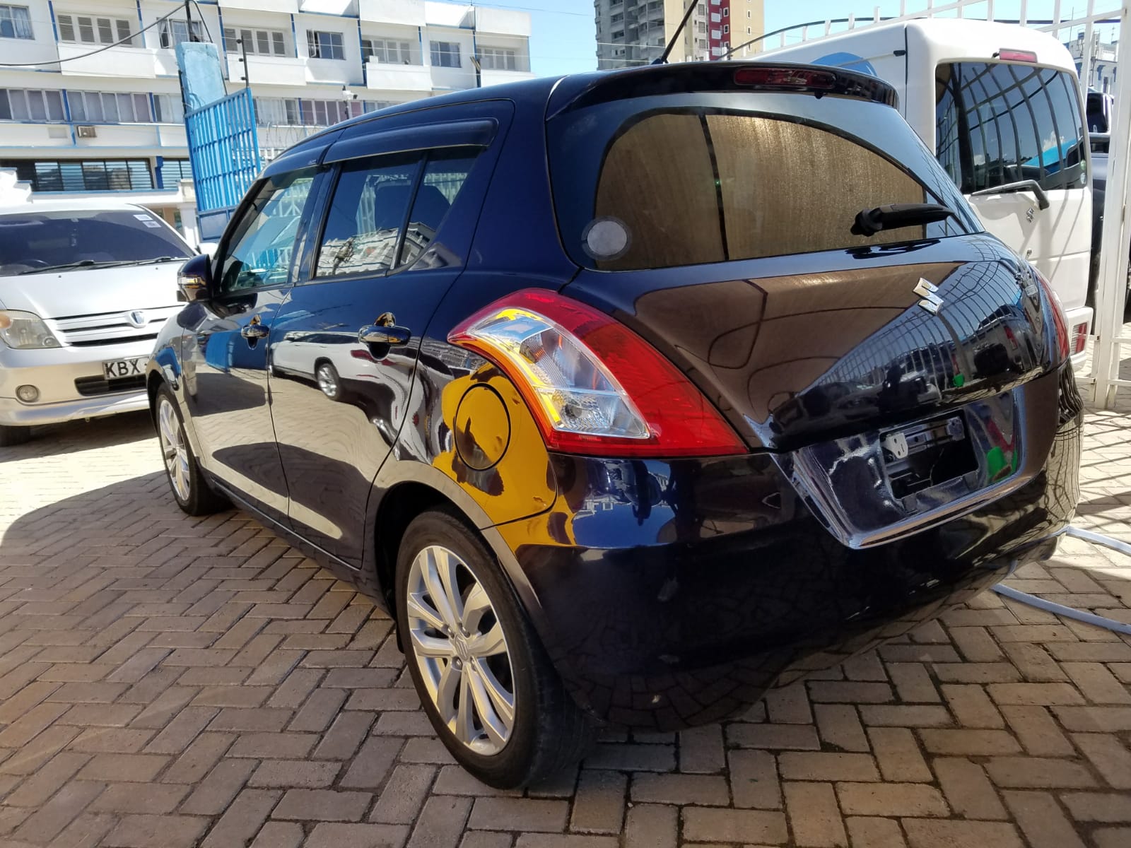 GET AMAZING DEALS ON Suzuki Swift! - Autozone Motors